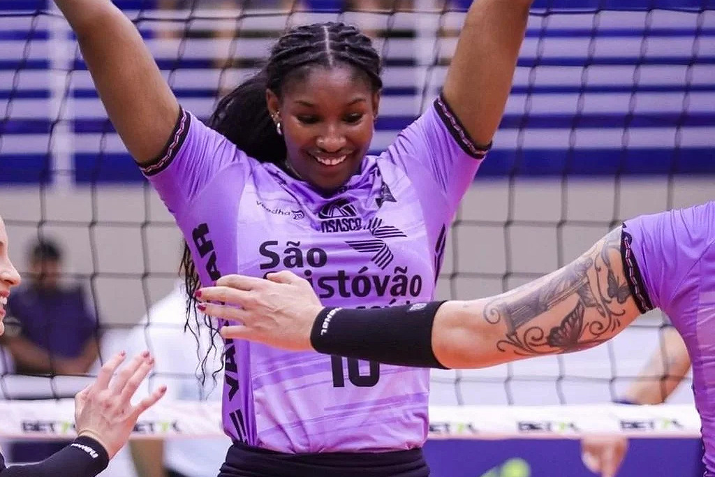 Nos passos de Rachel Adams e Dani Scott, Brionne Butler se firma no ...